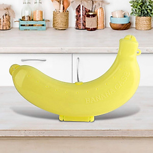 BORDSTRACT Banana Case, 7.6x5.1x1.7in Easy Carry Durable Banana Saver, Banana HolderCase for Lunch Boxes Outdoor Travel Case (Yellow)