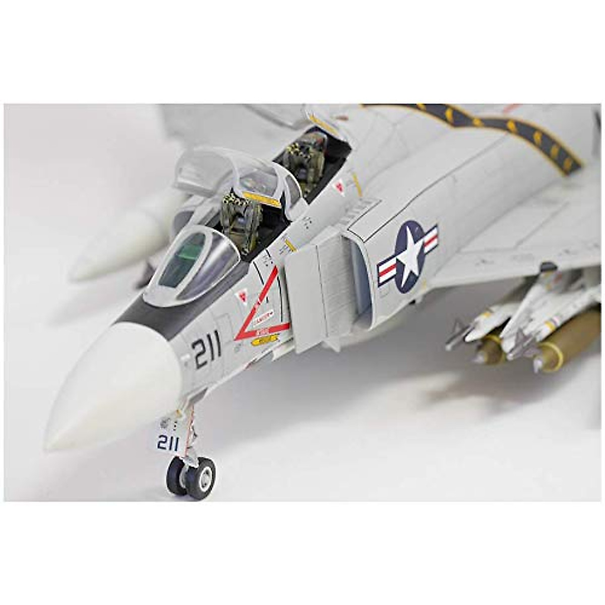 1/48 USN F-4J VF-84 Jolly Rogers 12305 with 3 Lifelike Pilot Figures - Plastic Model Kit