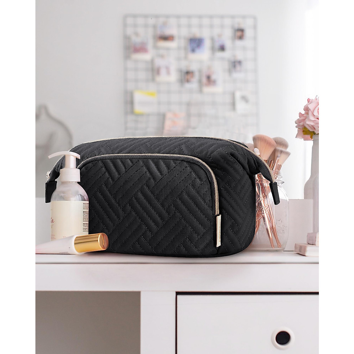 BAGSMART Travel Makeup Bag, Cosmetic Bag Make Up Organizer Case,Large Wide-open Pouch for Women Purse for Toiletries Accessories Brushes Black