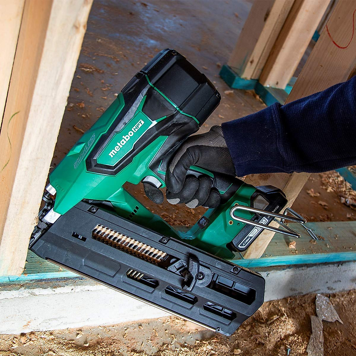 Metabo HPT Cordless Framing Nailer Kit, 18V, Brushless Motor, 2" Up To 3-1/2" Framing Nails, Compact 3.0 Ah Lithium Ion Battery, Lifetime Tool Warranty (NR1890DRS)