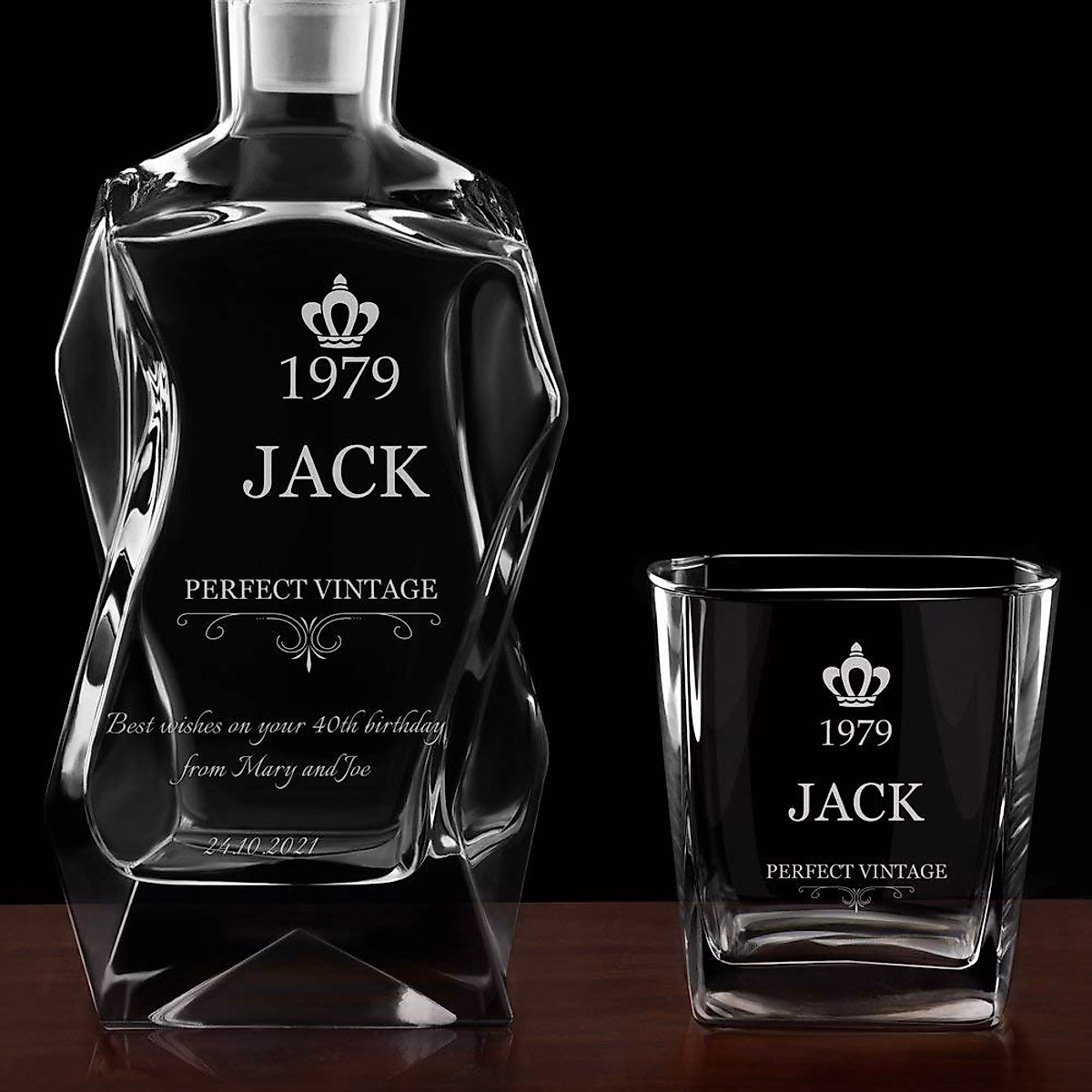 Maverton Whiskey decanter set with 2 glasses for man - Personalized liquor dispenser for him - Whisky carafe for Birthday - 3 piece set for whiskey lovers - PERFECT