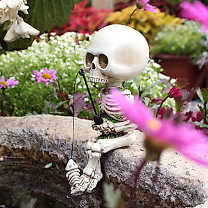 Christmas Fishing Skeleton Garden Accessory, Mini Skeleton Figurines Statue Decor for Fishing Enthusiast Gift Pond Fountain Waterfalls Poolside Gothic Home Office Desk Unique Holiday Ornament (1PCS)