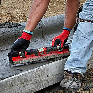MILWAUKEE'S Concrete Screed Level,24" L,Nonmagnetic