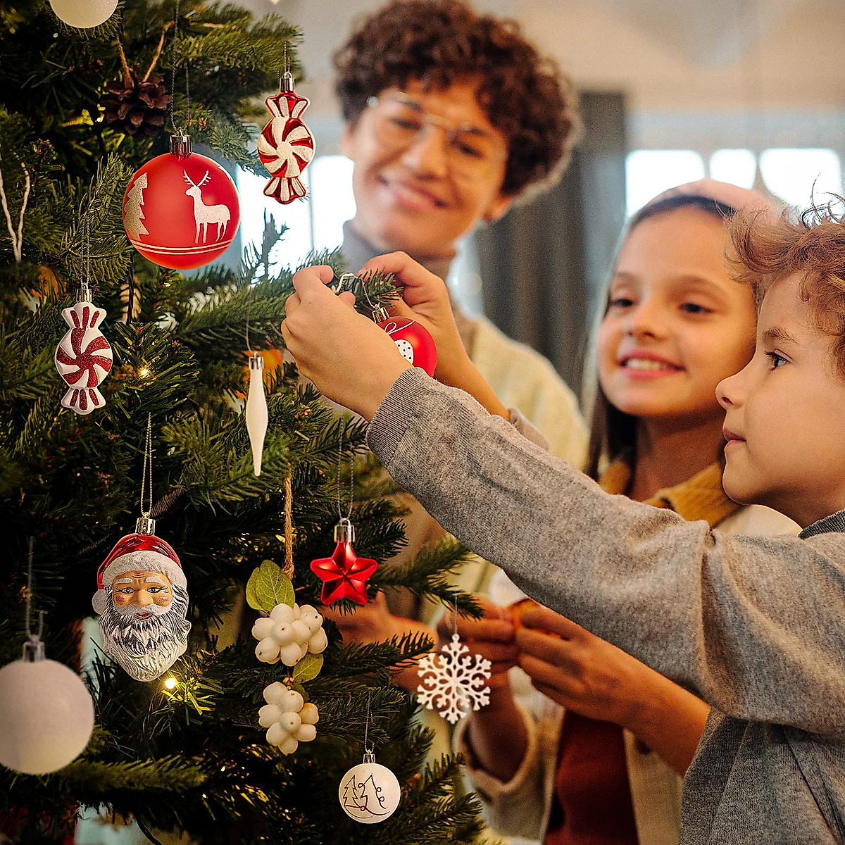 Christmas Tree Ornament Set, 70-Pack Shatterproof Assorted with Hanging Rope for Xmas Decorations Home Party, Holiday Wedding, Includes Santa Claus, Snowflakes, Candies, Etc.