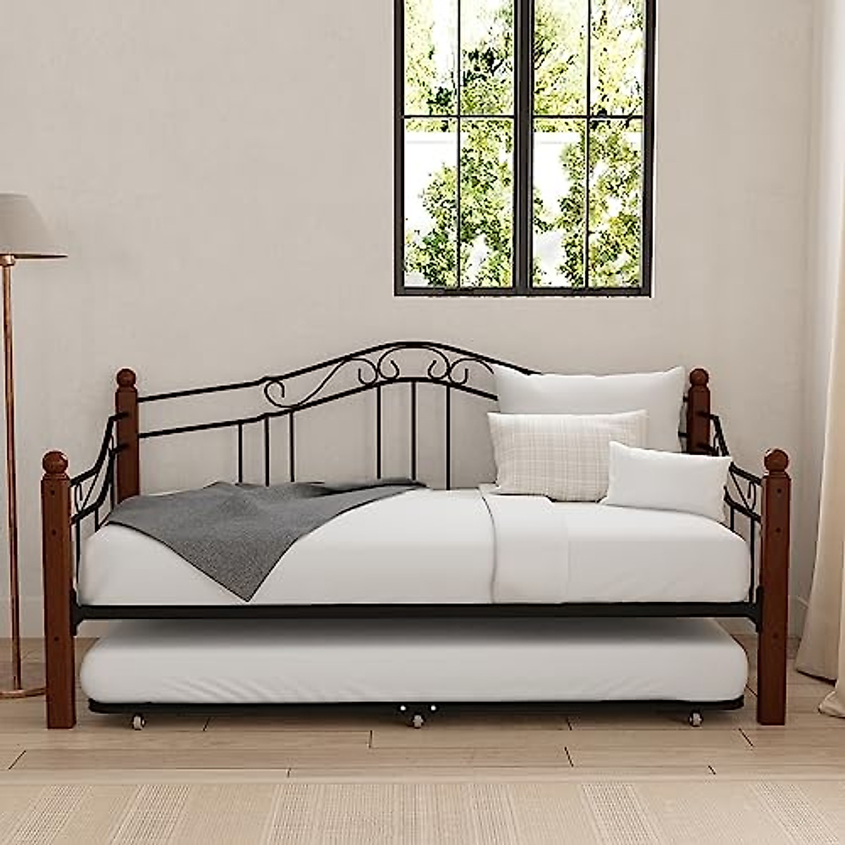 Hillsdale Furniture Madison Daybed with with Pull Out Trundle