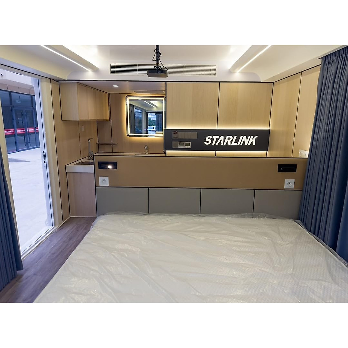 Generic Luxury Container House prefeb Capsule hotle 20FT 40FT Luxury Resort, white Gray