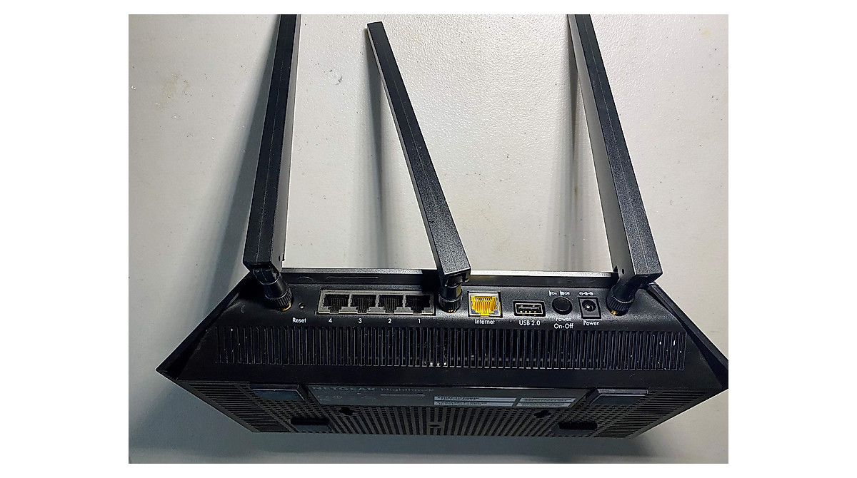 NETGEAR Nighthawk AC1900 Router: Fast & Reliable Wi-Fi