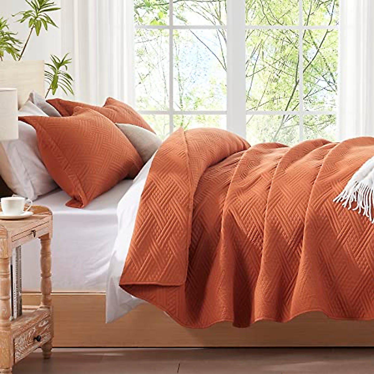 Haglurom Burnt Orange Queen Size Quilt Bedding Set-3 Pieces, Lightweight Soft Microfiber Bedspread/Coverlet-90''x98'' with 2 Pillow Shams, Luxurious Warm Summer Bed Quilt for All Seasons