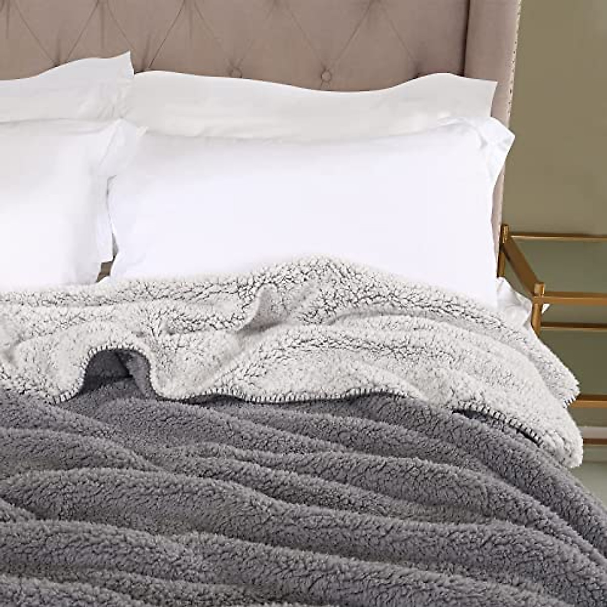LAGHCAT Sherpa Thick Blanket, Double Side Sherpa Fleece Blanket, Cozy Warm Sherpa Throw Blanket in The Whole Winter. Fuzzy Fluffy Soft Twin Size Grey Blanket Suitable for Couch Bed(60"x80")
