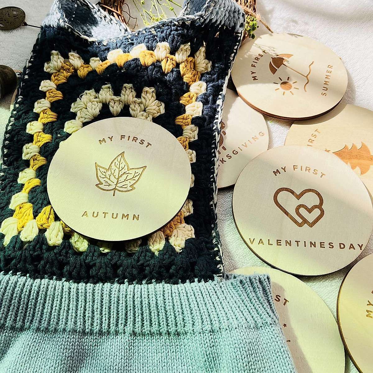 Zenkeeper 9 Pcs Baby Milestone Plaques Milestone Discs Wooden Milestone Cards Laser Cut and Engraved, Holiday Milestone Plaques Signs for Baby