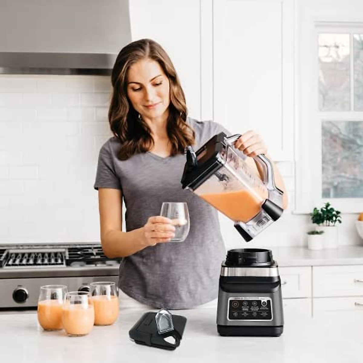 2 Pack Spout Cover for Ninja Blender Lid YOUNGER-RIS Replacement Part Covers for Ninja Blender Compatible with Ninja Locking Lid 72oz Pitchers Spout Covers for NJ600 NJ602 BL500 BL781 (Black & White)