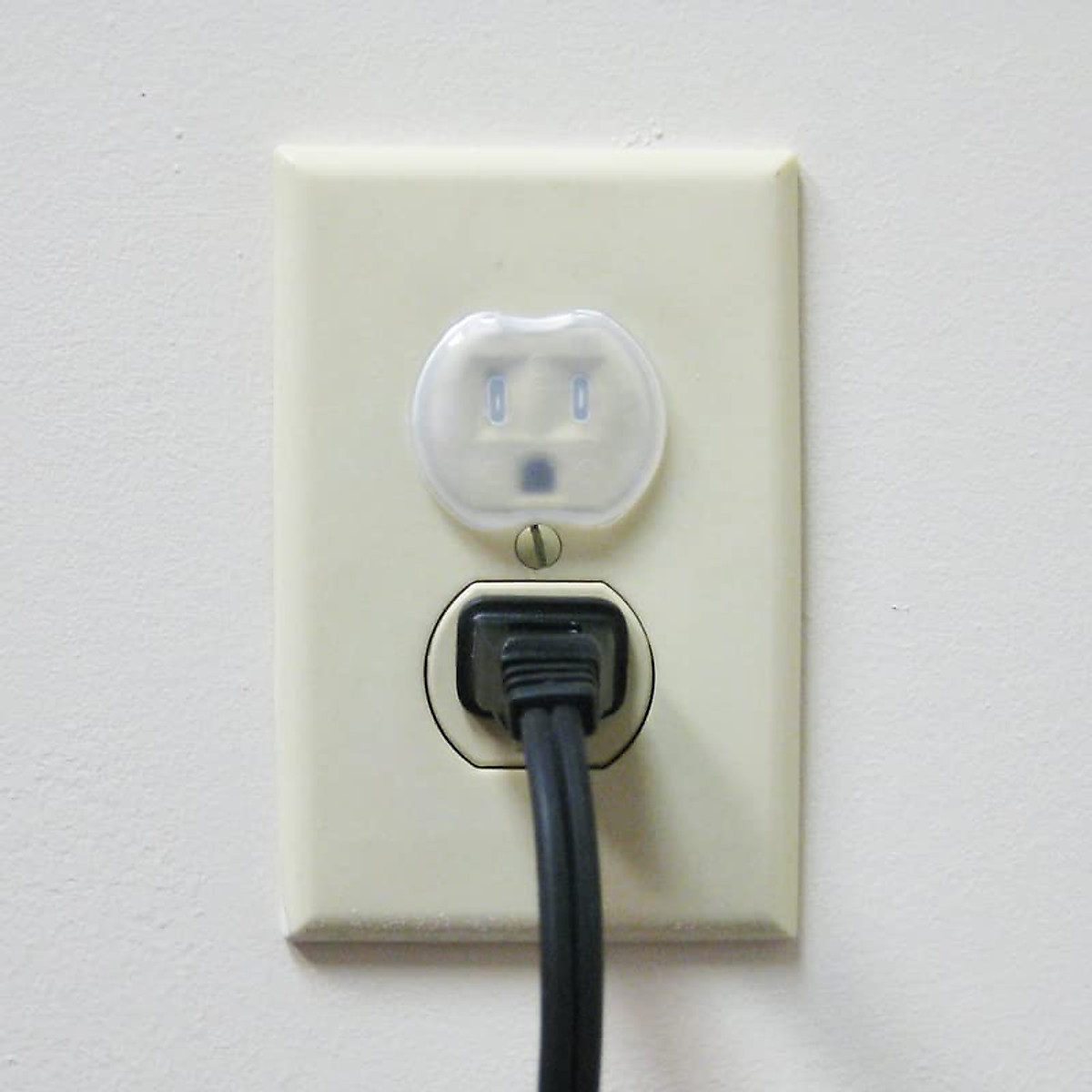 Outlet Plug Trnsluc 24pk