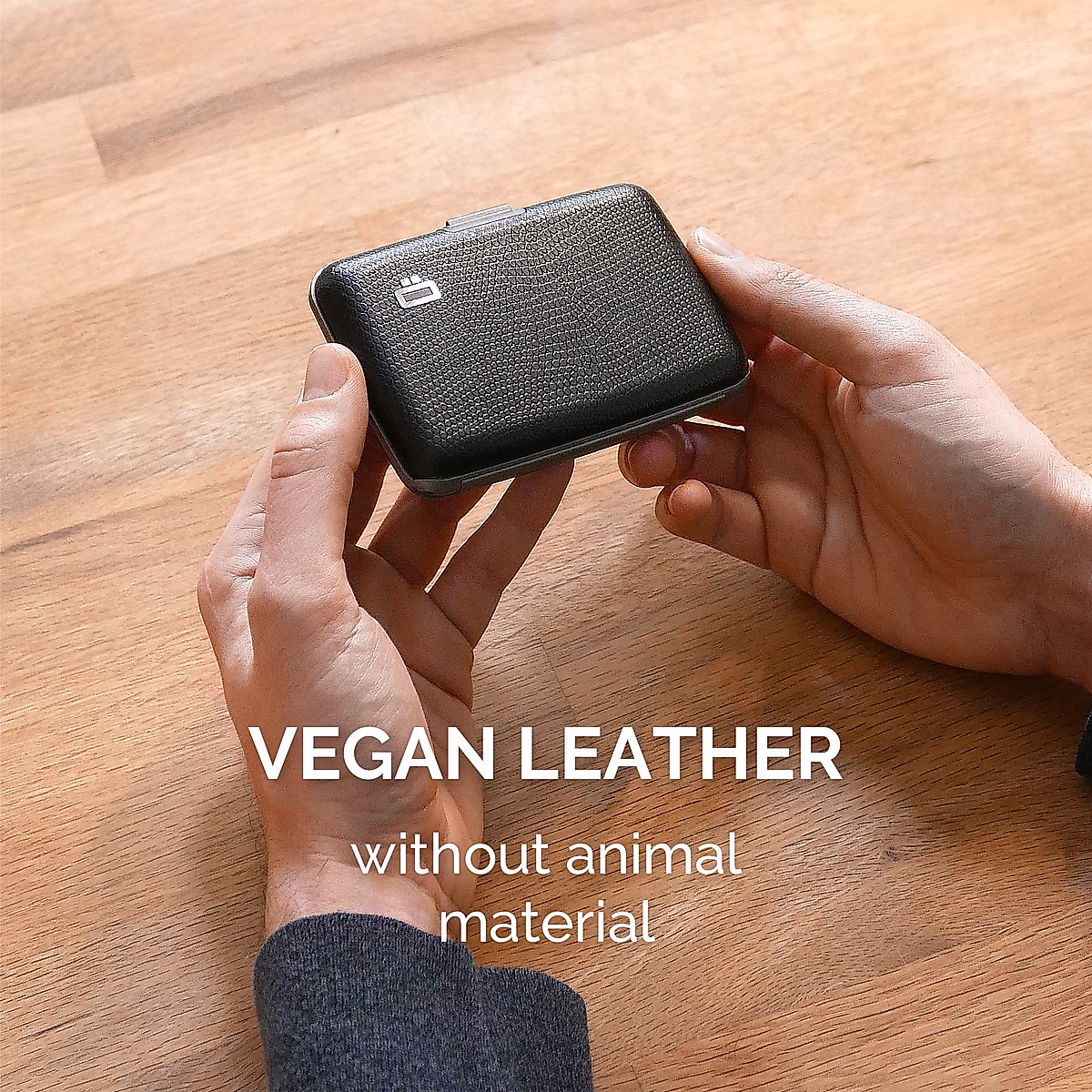 ÖGON -DESIGNS- Aluminum wallet smart case RFID Blocking – The original minimalist slim card holder for men and woman - Vegan Leather Snake Black/Grey Interior