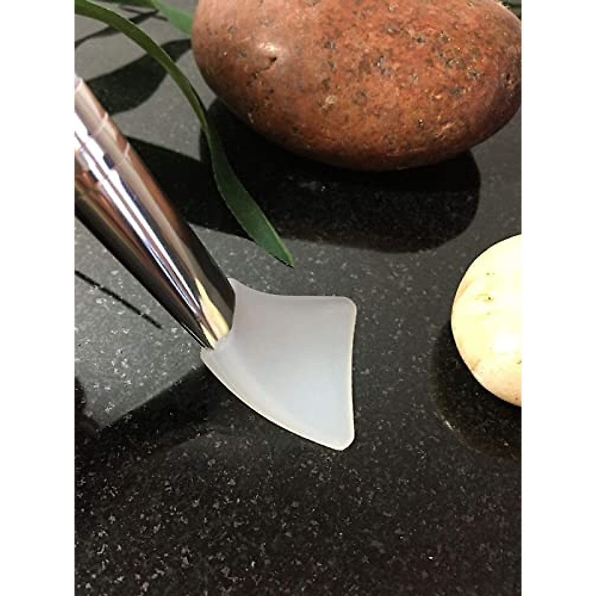 Bare Essentials Living - Clay Face Mask Brush (1 Pack, White) Dual Soft Silicone Face Mask Applicator Brush Tool, Great Facial Essentials, Moisturizer Applicator & Skincare Brush for Facials