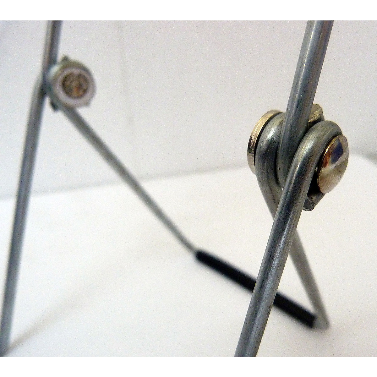 FixtureDisplays® Unit of 4 Wire Easel for Table Top with 1.2-inch Lip, Wide Base, 5-5/8 x 8-3/4, Foldable Design, for Books, Trophy Plaques, CDs, Greeting Card Designs 19465 19465-4PK-One Rate