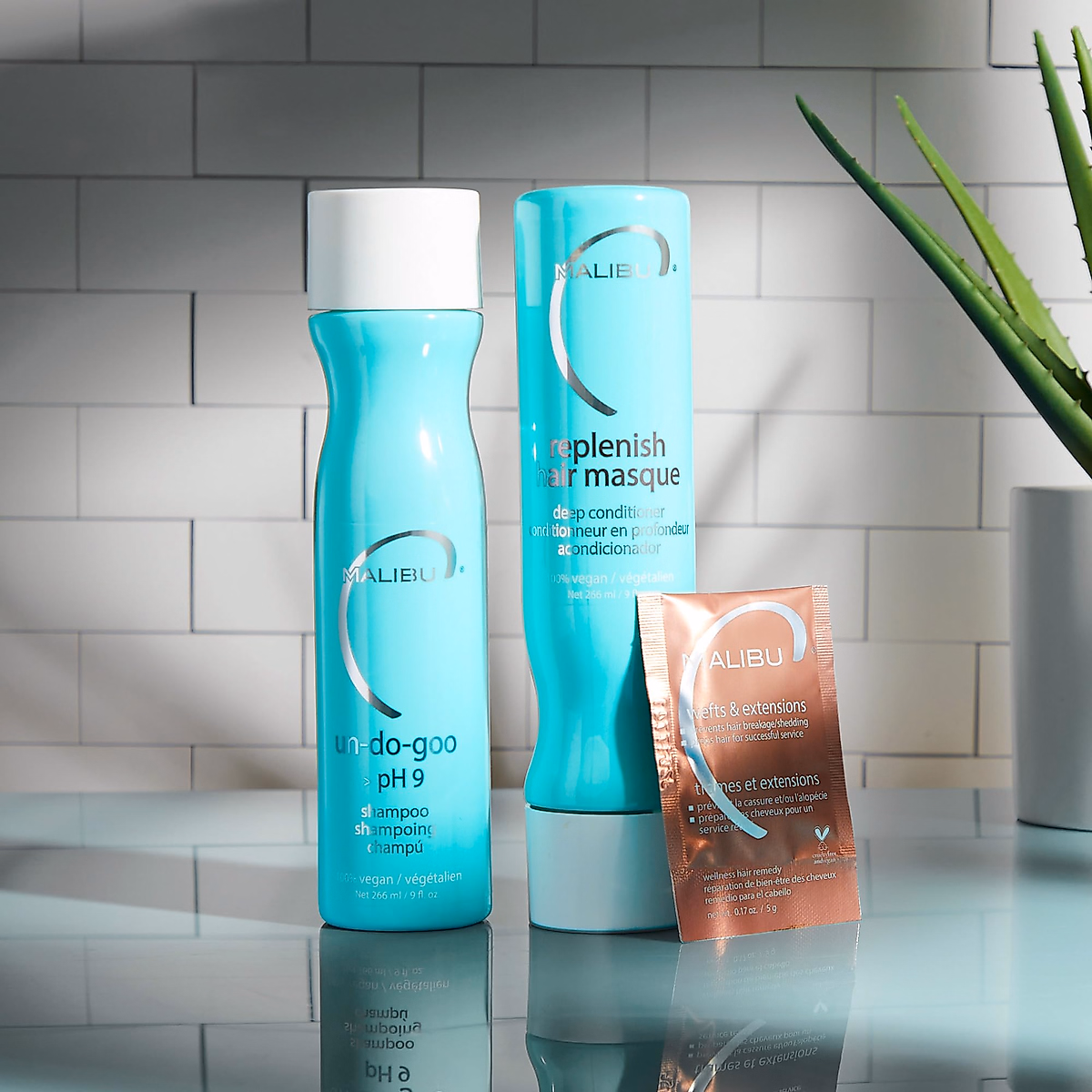 Malibu C Un-Do-Goo Shampoo - Clarifying Shampoo for Build Up - Detoxifying Shampoo for Shiny Hair - Moisturizing Hair Care - Anti Residue + Sulfate Free (9 oz)