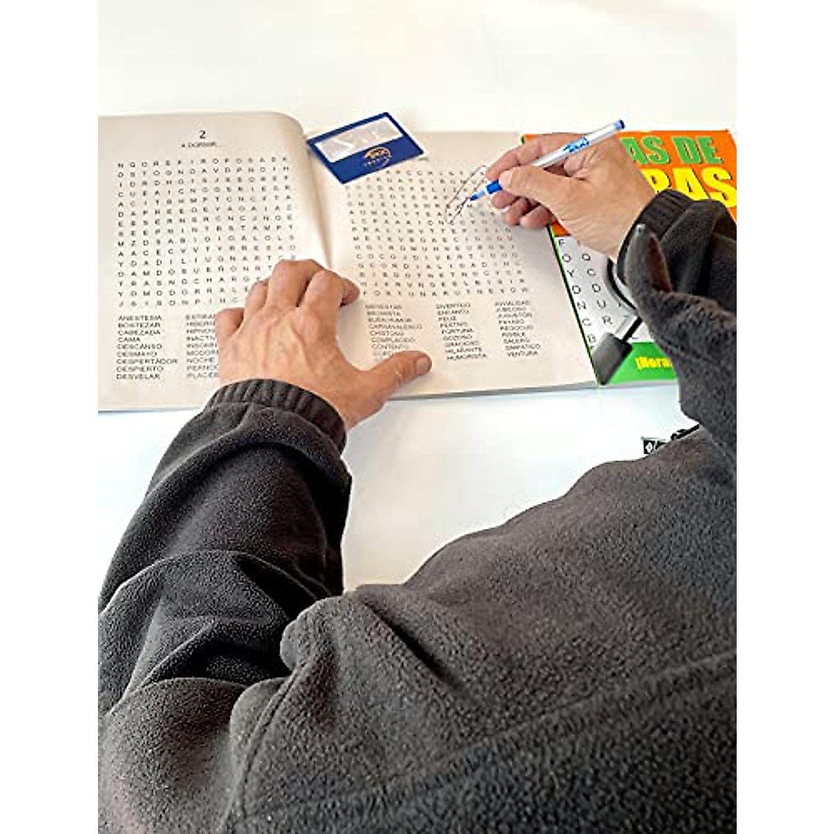 Vision St. Publishing 2 Pack Sopas De Letras Jumbo Spanish Word Search Book, Magnifying Glass, Pen for Easy Reading