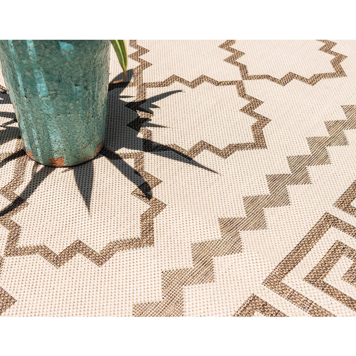 Unique Loom Outdoor Trellis Collection Area Rug - Stars (6' 1" x 9' Rectangle, Beige/ Brown)