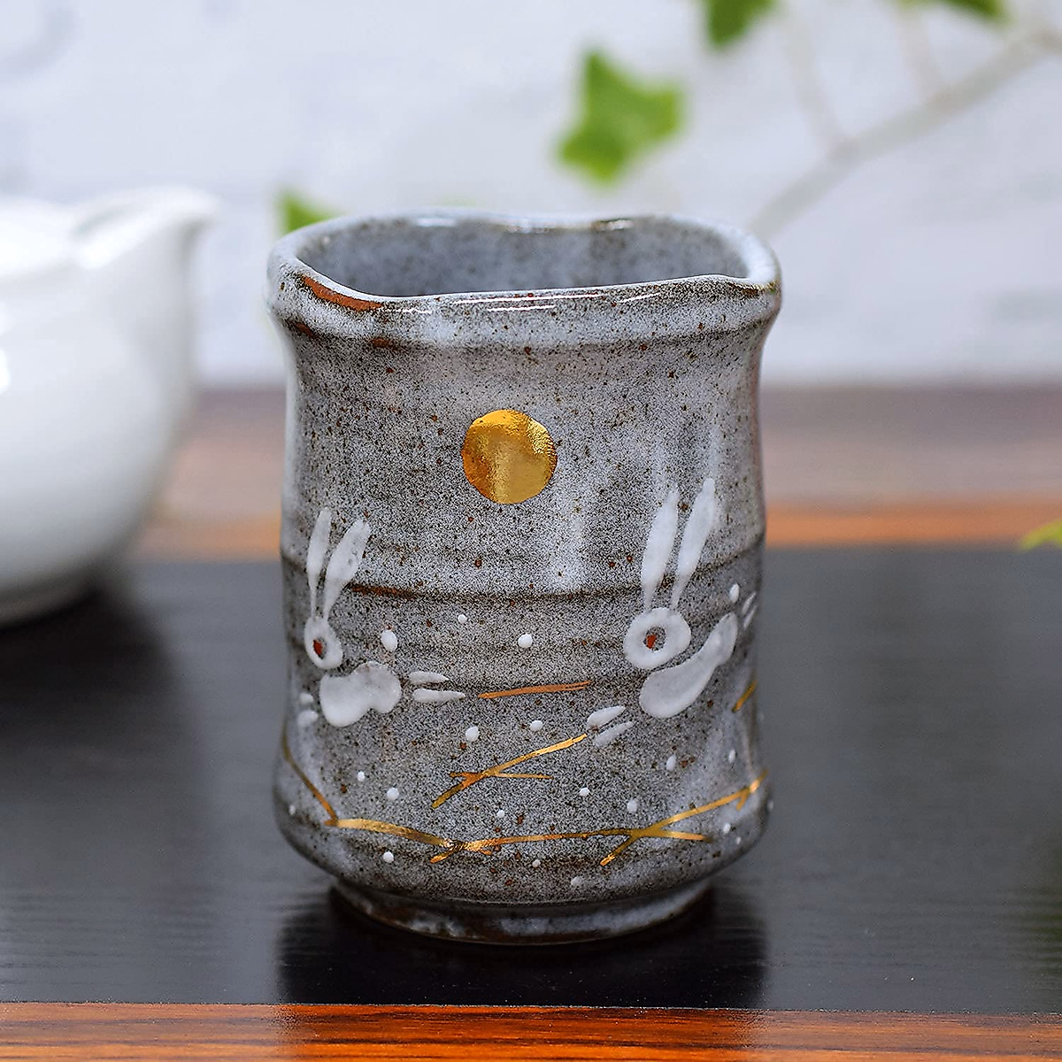 Kutani Yaki(ware) Japanese Yunomi Tea Cup Rabbit