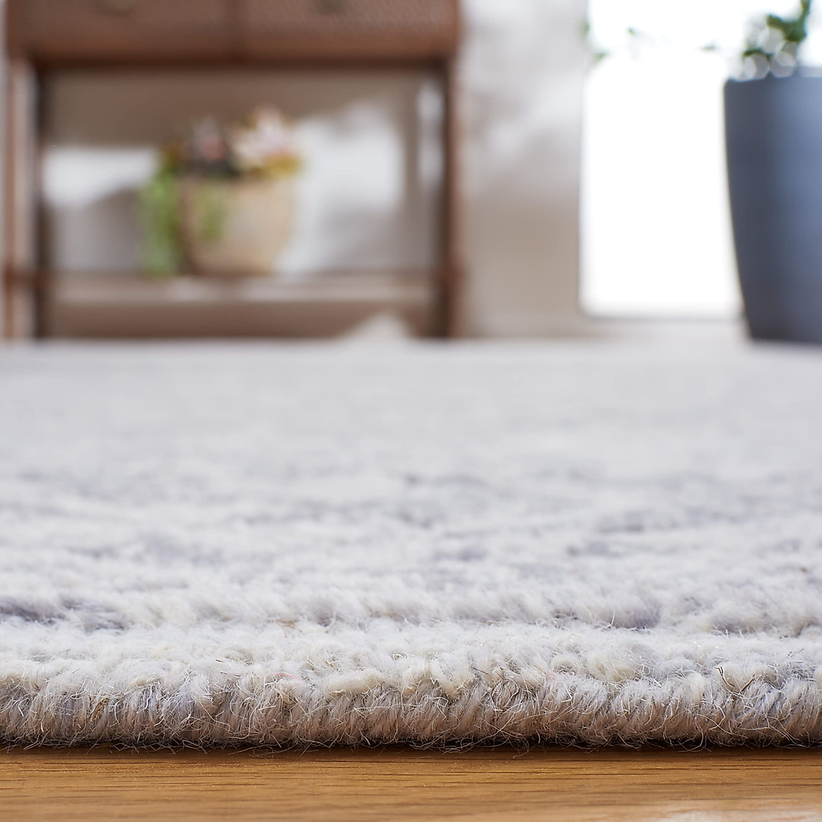 SAFAVIEH Marquee Collection Area Rug - 8' x 10', Grey, Handmade Wool, Ideal for High Traffic Areas in Living Room, Bedroom (MRQ201N)