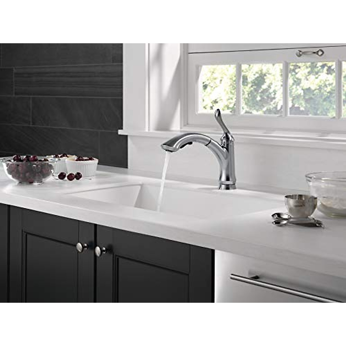 Delta Faucet Linden Single-Handle Kitchen Sink Faucet with Pull Out Sprayer, Arctic Stainless 4353-AR-DST