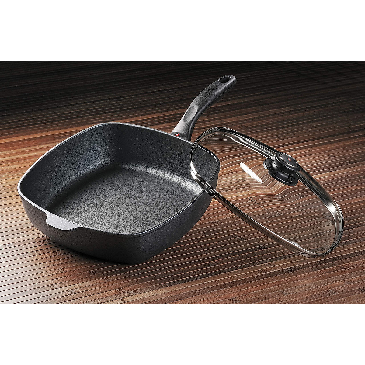 Swiss Diamond HD Classic Nonstick Square Fry/Sauté Pan w/Lid - 5 Qt. (11" x 11")
