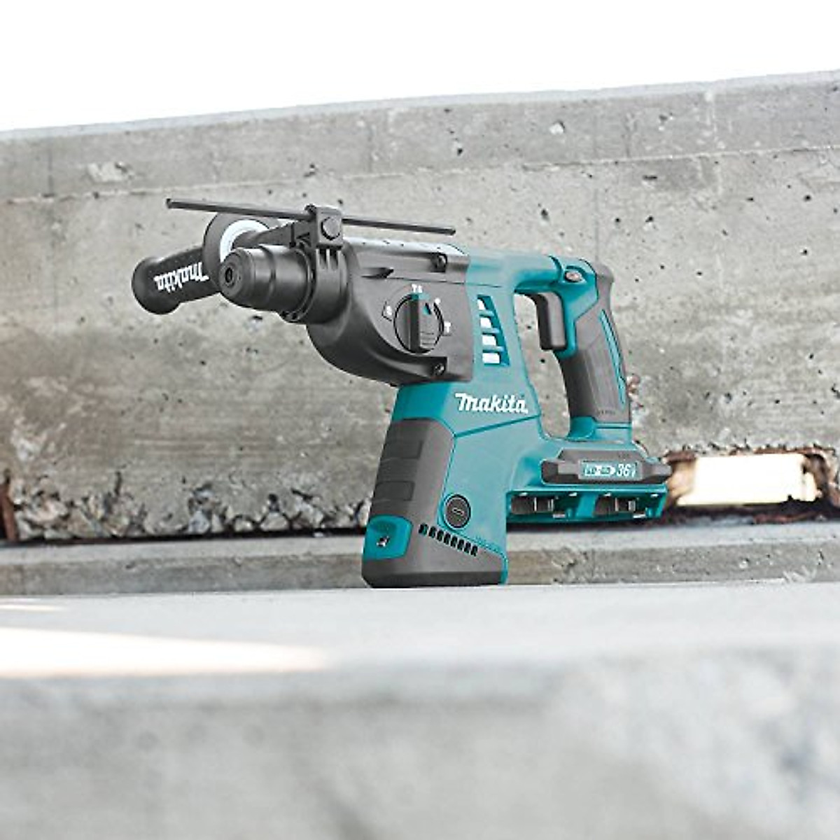 Makita XRH05Z 18V X2 LXT Lithium-Ion (36V) Cordless 1-Inch Rotary Hammer, accepts SDS-PLUS bits, Tool Only