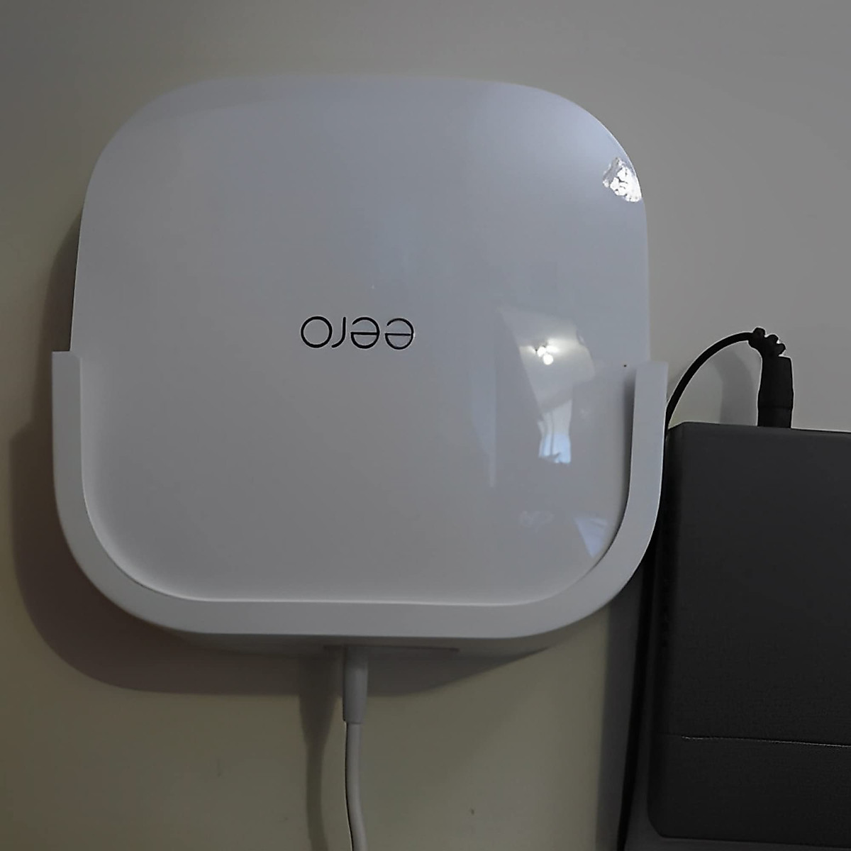 𝗛𝘂𝗮𝗳𝗹𝘆 2Pcs Screwless Wall Mount Bracket for Eero Pro 6 Wifi, VHB Stick On Holder, Strong Adhesive Holder, No Tools No Drilling No Hole