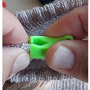 Alcrea® 32 Sock Clips for Washing Machine and Dryer, with Hanging Hook. Stop Pirates. Directly to The Drawer with The Clip on, Without Folding, Without Losing, or Pairing. The Socks’ Complete Cycle