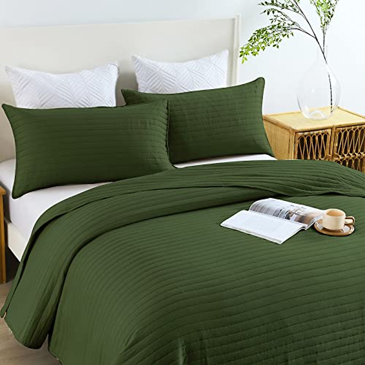 Boryard Oliver Green Quilts Queen Size, 3 Pieces Lightweight Soft Full Coverlet Bedspread Bedding Set (90x90 inches) with 2 Pillow Shams(20x26 inches)