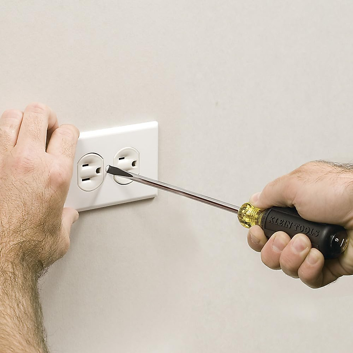 Klein Tools 85742 Screwdriver Set, Made in USA, 3/16 Cabinet and #2 Phillips Precision Machined Tips, Cushion-Grip Handles, Round Shank, 2-Piece