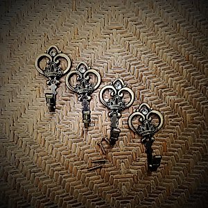 OAIDVEUY Zinc Alloy Key Shaped Decor Wall Hooks - 4 Pcs,Coat Hooks Key Hooks Holder Towel Hooks Coat Rack Hat Hooks - Bronze Finish
