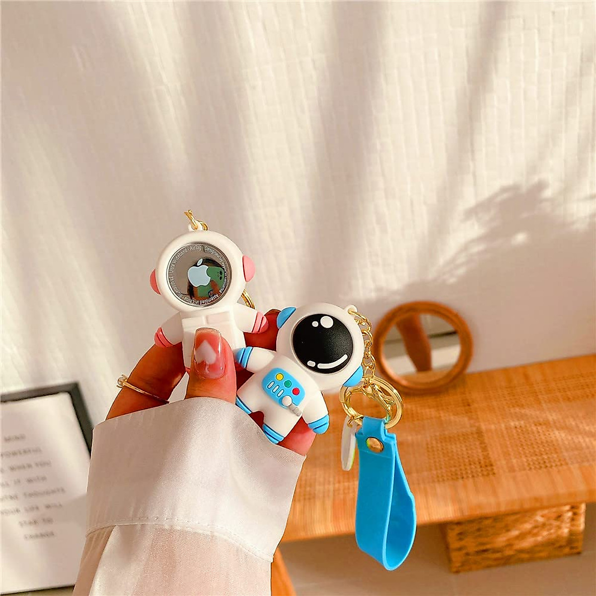 DIWANG LAN Apple AirTag Protective Case Anti-Lost Keychain Accessories Cute Fashion Protective CaseAirTag case Cartoon Anime Spaceman Skin (Blue Spaceman)