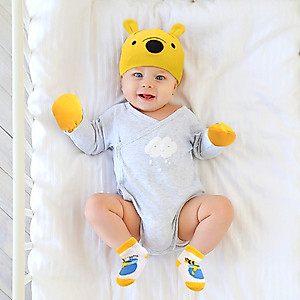 Disney Newborn Baby Boys’ Take Me Home Layette Gift Set: 3D Ear Hat, Socks and Mitten: Mickey Mouse, Winnie The Pooh, Size Age 0-3M, Pooh Bear