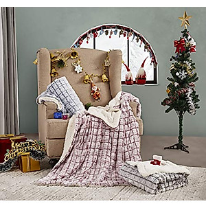 Hotel Suite Micromink/Sherpa Reversible 50 x 60 in Navy Color Throw, Navy