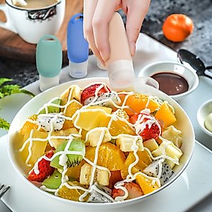TACYKIBD 4Pcs Squeeze Salad Dressing Bottles, Portable Sauce Condiment Bottles with 2 Cleaning Brush and Food Storage Condiment Bottles with Keychain, Leakproof Dressing to Go for Lunch (1.4oz, 40ML)