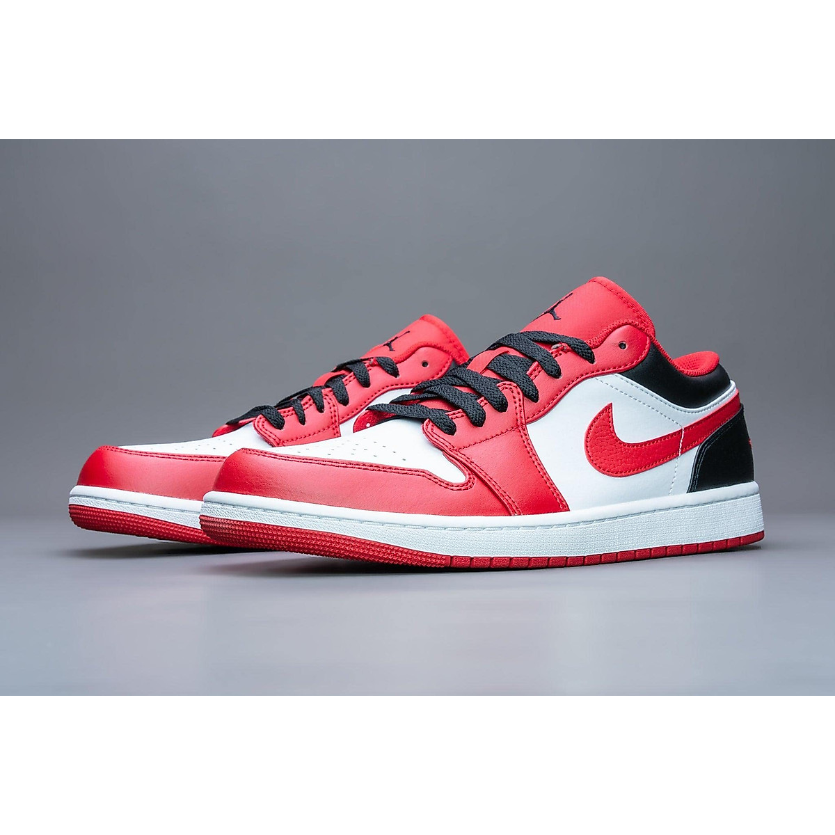 Jordan Mens Jordan 1 Low 553558 163 Bulls - Size 13 Black/White/Red