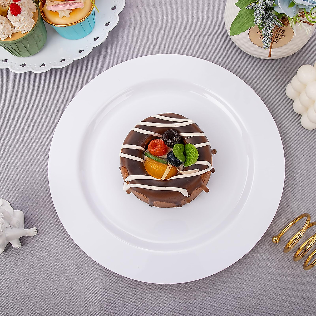 I00000 50Pcs White Plastic Dinner Plates 10.25 Inch, Premium Disposable Party Plates, Safe and Reusable, Heavy Duty Plastic Plates Perfect for Wedding & Party