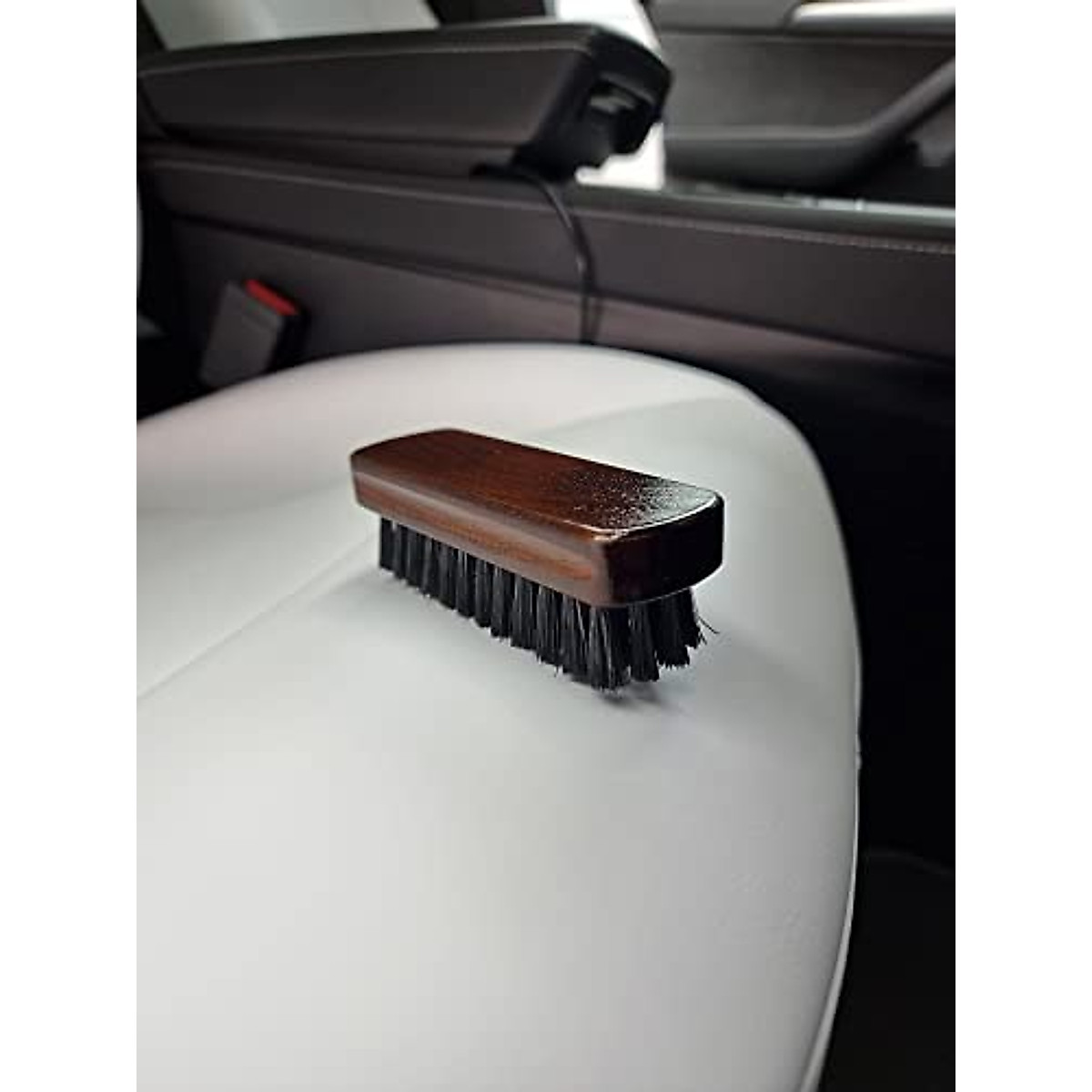 Geist. Leather & Upholstery Cleaning Brush Medium | To clean car seats, leather sofas, and alcantara | For car interiors, furniture, boots, shoes, bags and more