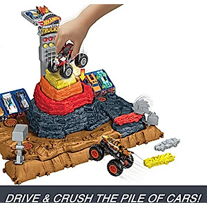 Hot Wheels Arena Smashers Bone Shaker Ultimate Crush Yard Playset, Exclusive 1:64 Scale Bone Shaker Toy Truck & 3 Crushable Cars