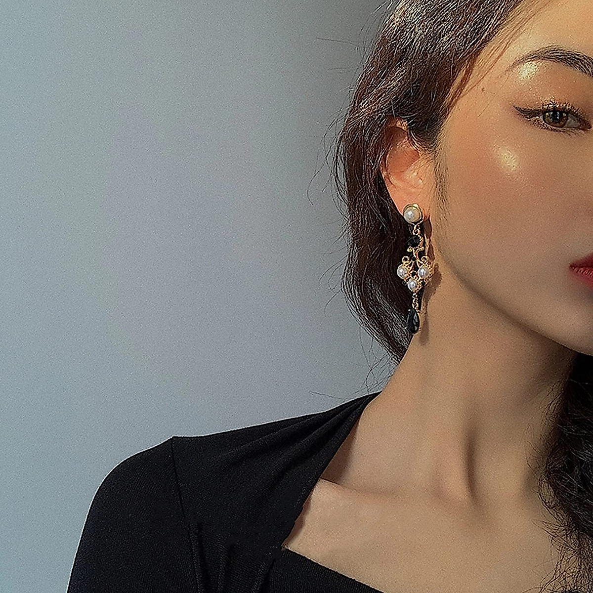 Black Vintage Pearl Earrings Black Earrings for Women Pearl Drop Earrings Teardrop Chandelier Long Dangle Earrings Baroque Earrings Bohemian Earrings (Black)