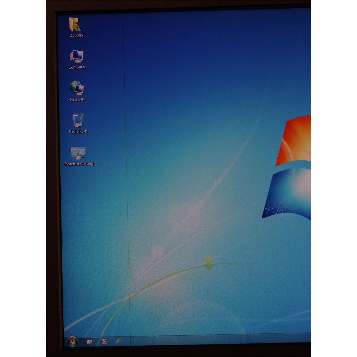 DELL UltraSharp 2209WA 22 Inch Black Widescreen Flat Panel Monitor