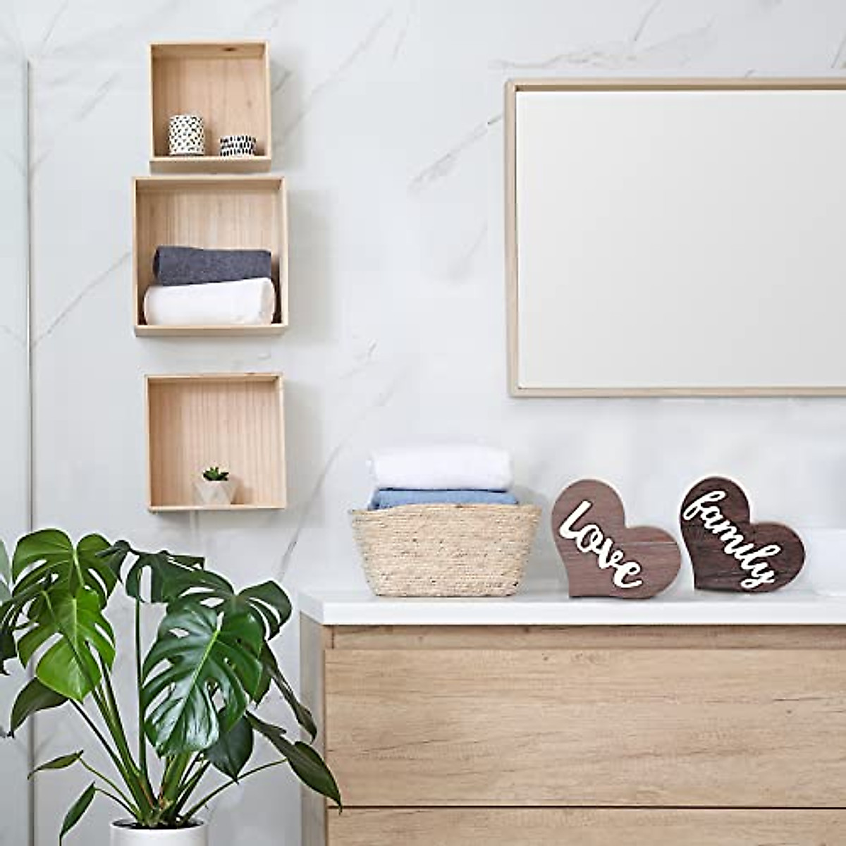 Jetec 2 Pieces Love Family Heart Wooden Sign Heart Shaped Wooden Decoration Rustic Table Sign Wooden Heart Table Centerpiece for Home Kitchen Living Room Bedroom Office Table Decor