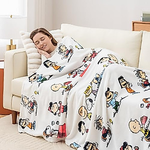 Berkshire VelvetLoft Peanuts Snoopy Cute Character Plush Throw Blanket, Peanuts Gang, Throw (55" x 70")