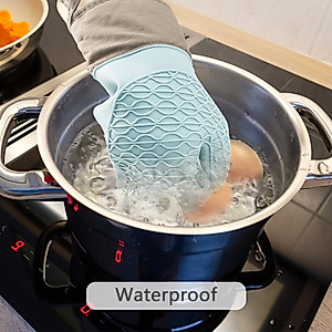 LB Silicone Oven Mitts Heat Resistant Oven Mitts Set with Soft Quilted Cotton Lining, Gloves Pot Holders and Oven Mitts Sets for Kitchen Cooking and BBQ, Easy Clean 2-Piece Set (Blue)