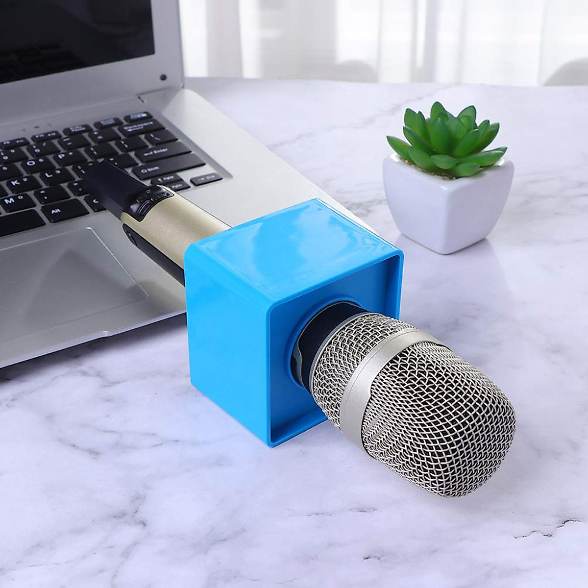 NUOBESTY 2Pcs Microphone Flag Station Logo Square Cube Shaped Portable Mic Stands Injection Molding Flag for TV Conference Interviews Stage (Blue)