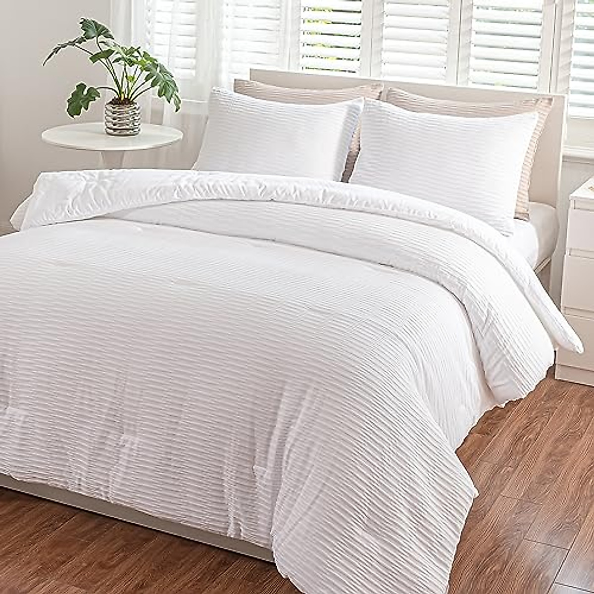 LAVACHEY King Size Comforter Set, White Seersucker Comforter Sets King Size Bed, Soft & Lightweight Bedding Comforters Sets 3 Pieces (104x90In Comforter & 2 Pillowcases)