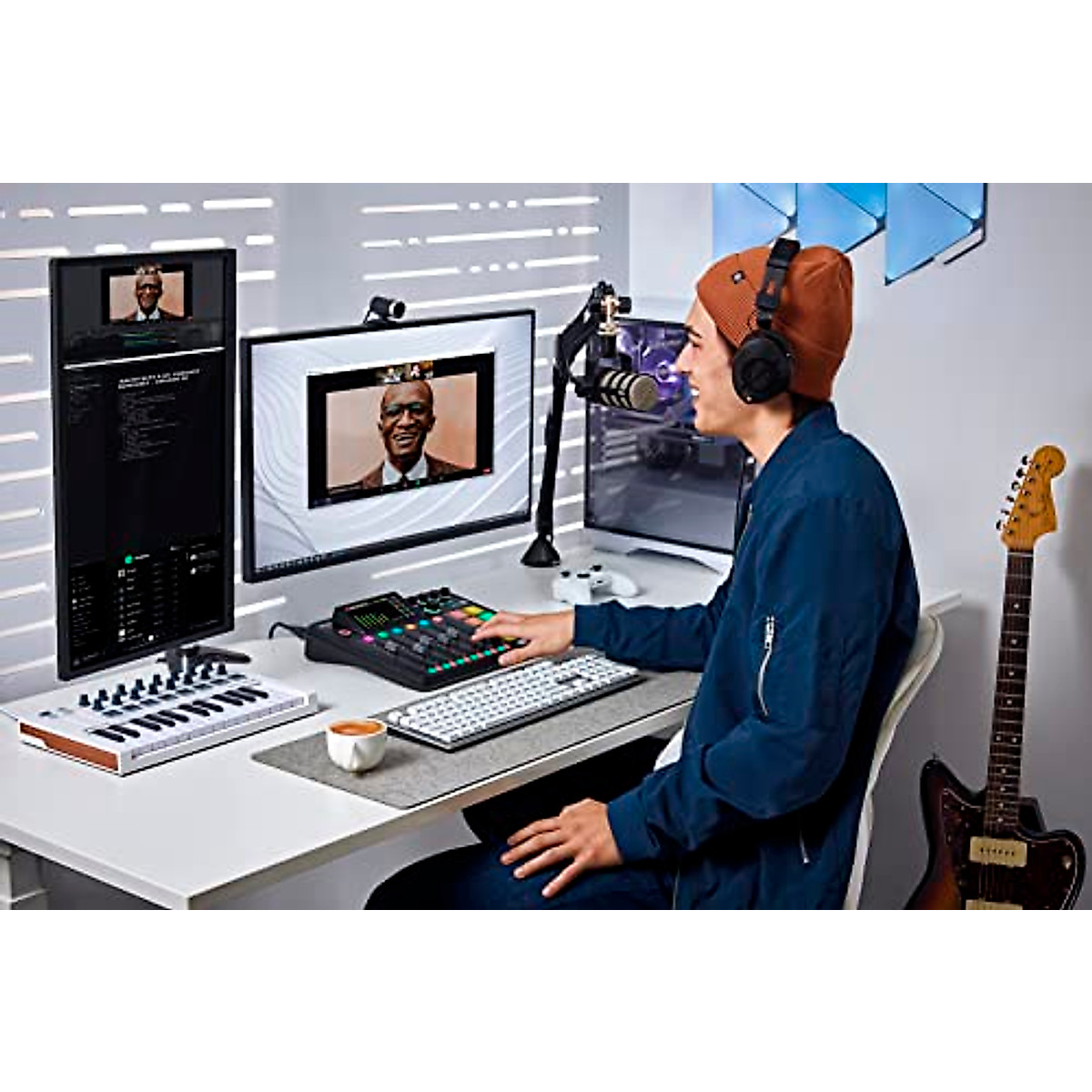 RØDE RØDECaster Pro II All-in-One Production Solution for Podcasting, Streaming, Music Production and Content Creation,Black