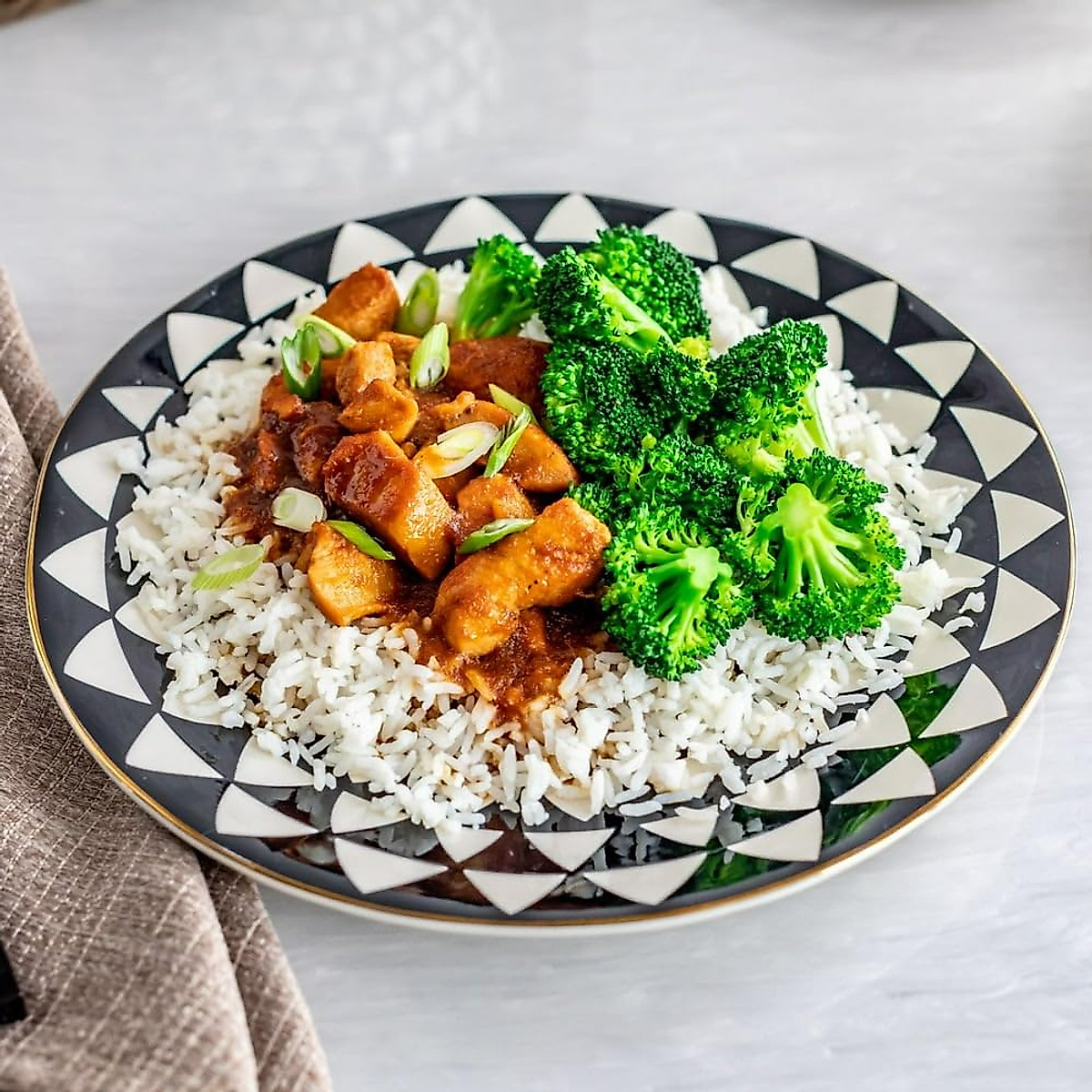 GtPet Dinnerware Black & White Medallion Stoneware, 12 Piece Set