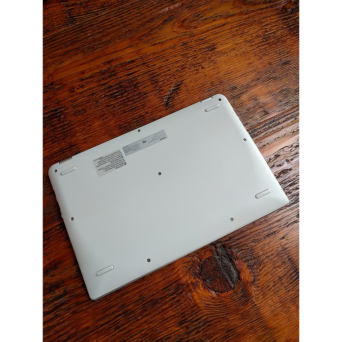 Toshiba CB35-B3340 13.3 Inch Chromebook (Intel Celeron, 4GB, 16GB SSD, Silver) Full HD-Screen